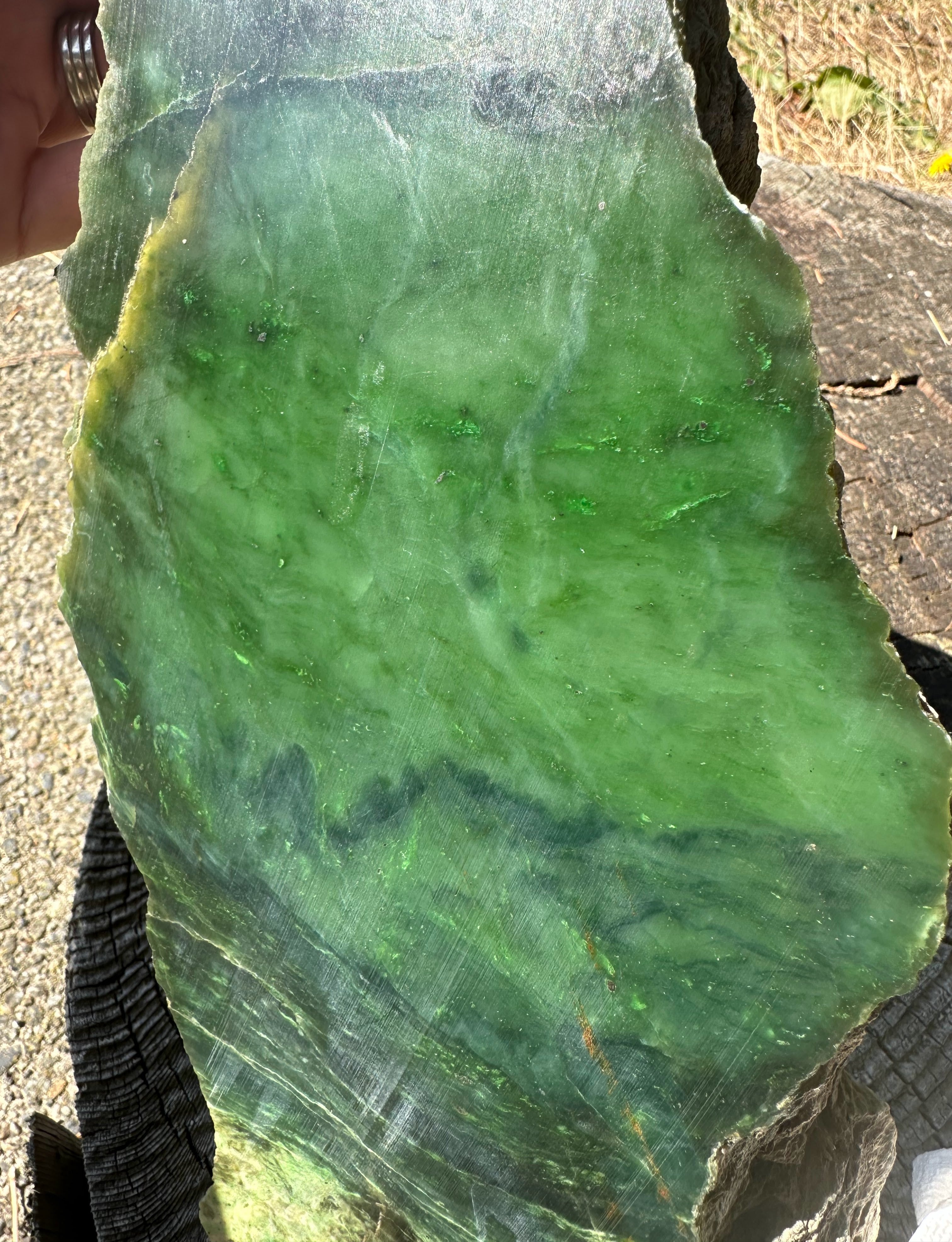 Bright Green Polar Jade - True Canadian Polar Jade 7lbs 1oz – Jade Mine Canada